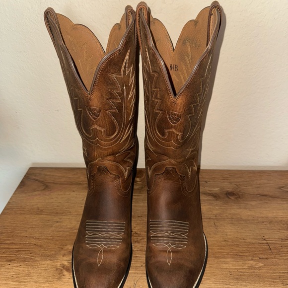 Ariat | Shoes | Ariat Womens Heritage R Toe Western Boots | Poshmark